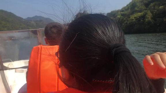 诸暨五泄风景区只有水路进去,堪称桃花源记