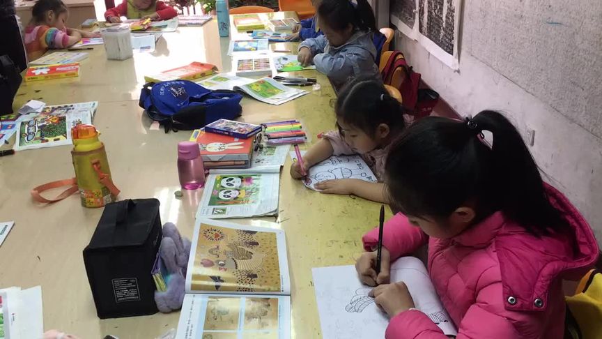 #爱画画的孩子 #美术课堂 汉都少儿书画学堂上课中…#少儿美术