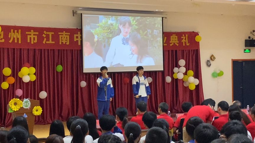 学生为毕业生准备的歌曲《不说再见》