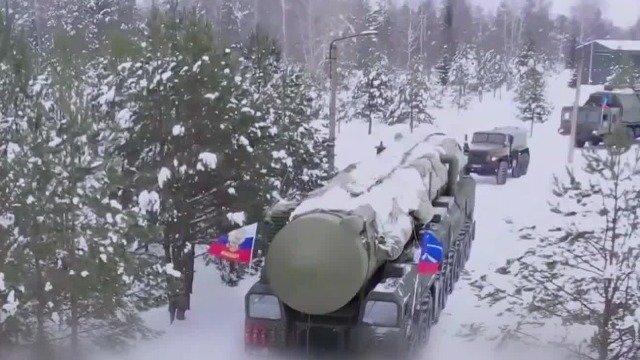 俄乌战争再升级!西方主战坦克入乌,俄罗斯暗示将使用核武器强硬回击