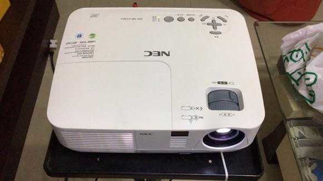 几乎全新才用27小时日本NEC V230+投影仪投影机