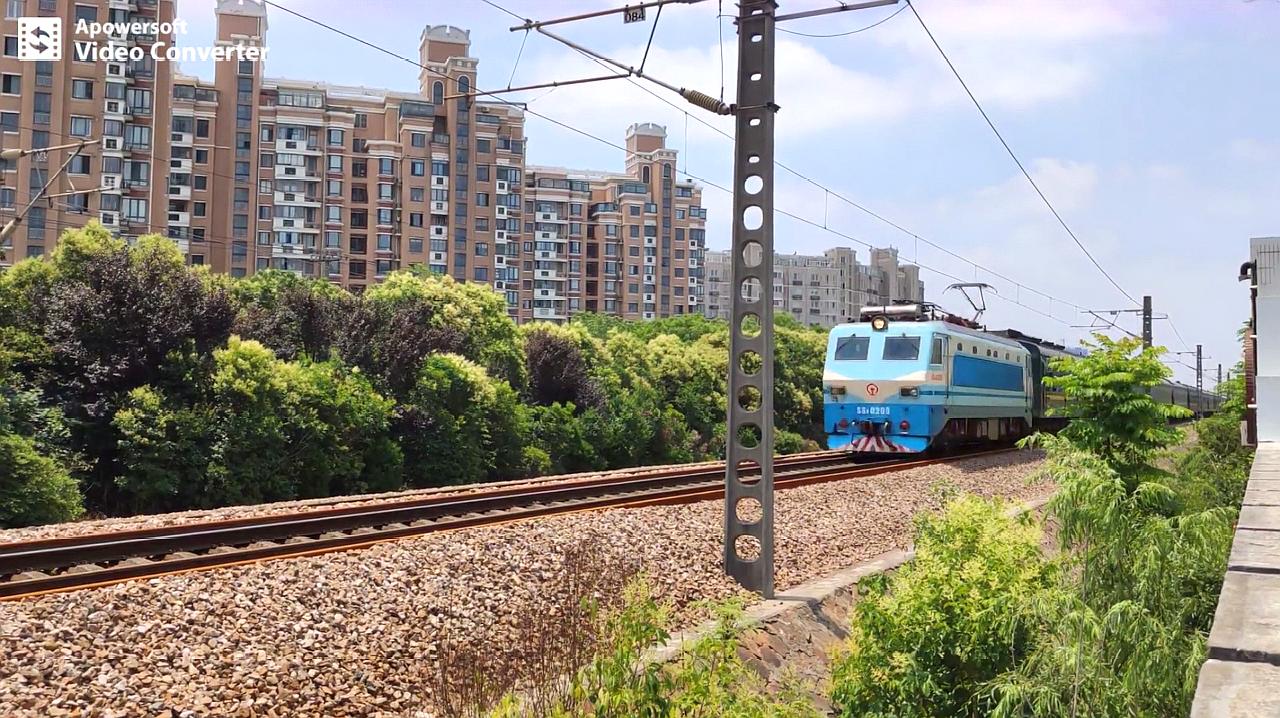 铁路实拍:K576次列车,通过莲花路地铁站附近