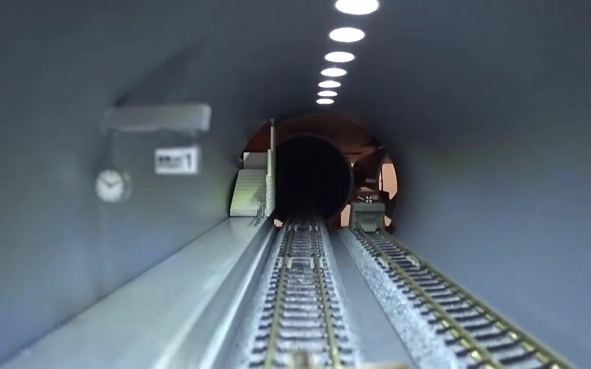 地下铁火车模型第一视角-从地面到地下