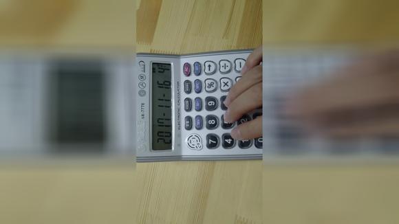 用计算器弹奏英国传统儿歌《Twinkle Twinkle Little Star》