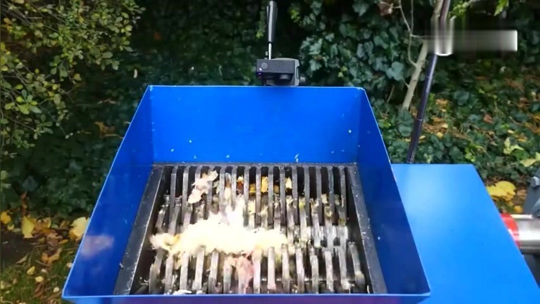用粉碎机粉碎物品,看的时候莫名解压​