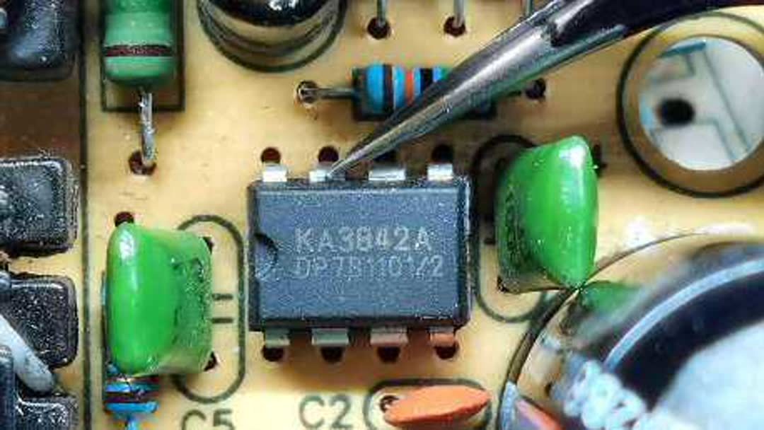 测量3842的供电多少才算正常呢?12V还是17V?