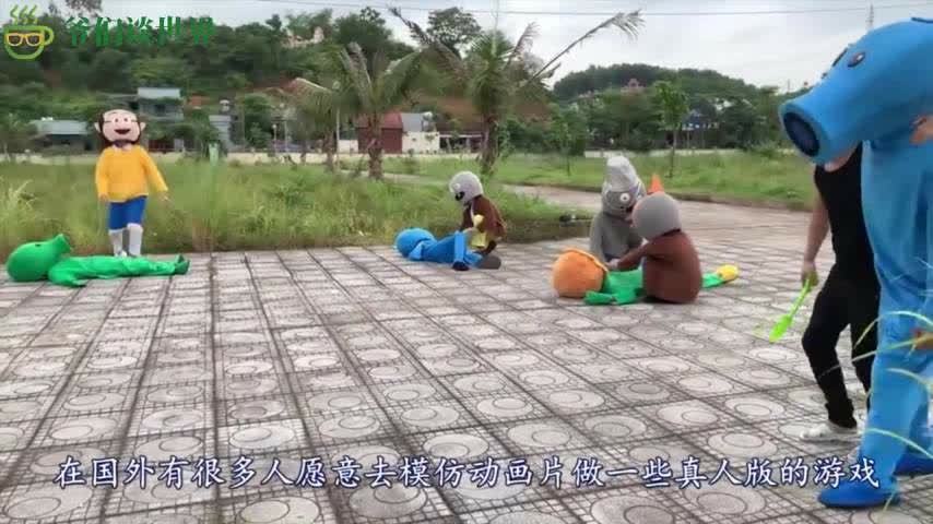 国外小伙捡到一个精灵球,丢出去能抓住皮卡丘?看完不可思议!