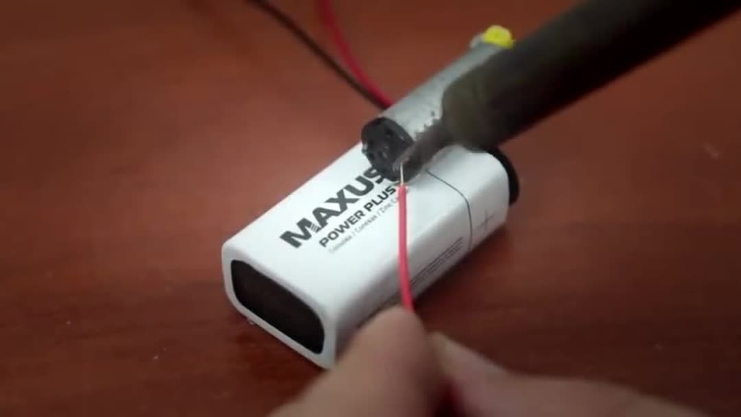 这是什么原理,螺丝会自动旋转