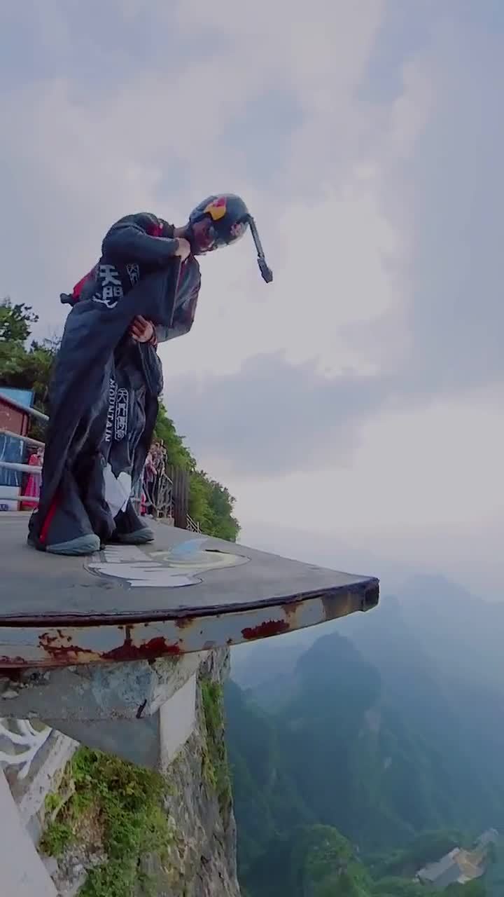 天门山翼装飞行现场