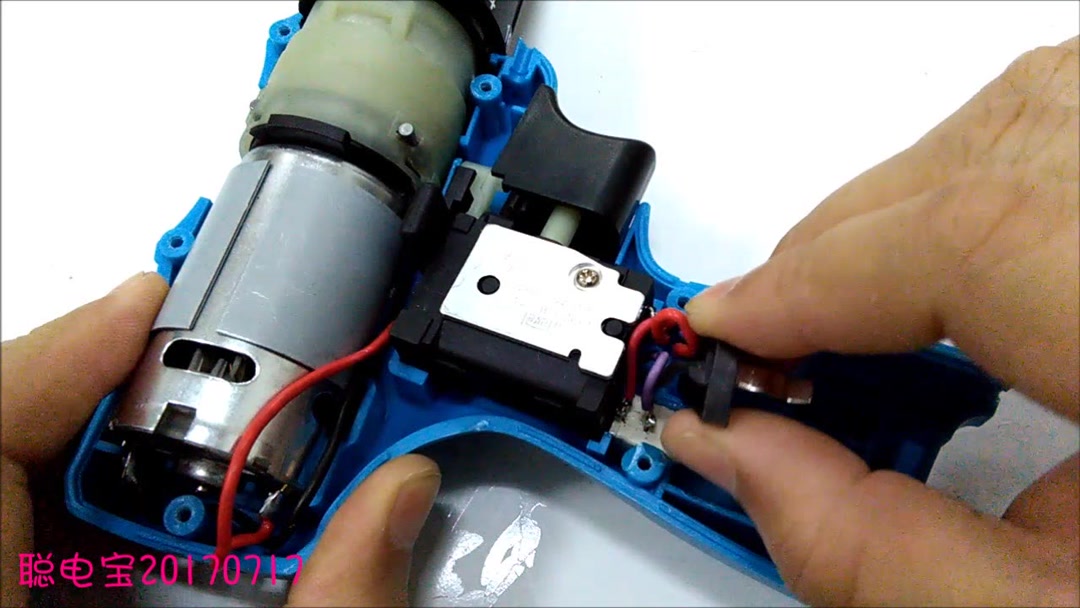 手电钻耗电快电量不够用?充电不是办法,终极解决方法只需开个洞