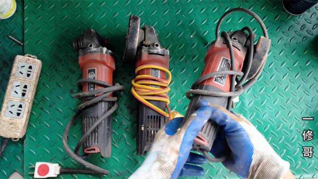 朋友一次拿了三台角磨机来维修,有一台报废了,看看都是什么问题