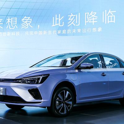 【代表荣威全新设计语言的电动车来了】纯电动紧凑级轿车荣威R ER6...