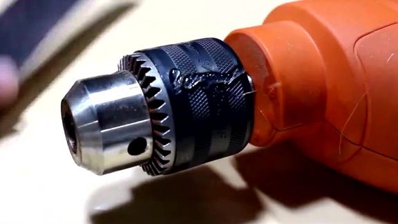 懒人都是这样用电钻的 用来打孔太可惜了