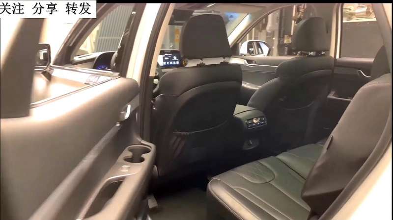实拍现代汽车最大七座SUV,空间很宽敞!