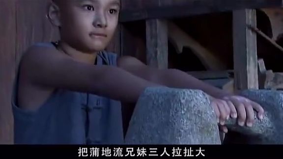 小伙自小随娘亲学习武术,深的娘亲真传,长大时用箭射穿梨子