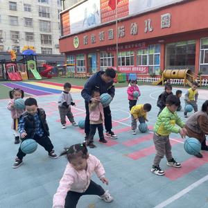 篮球教练冰淇凌老师 