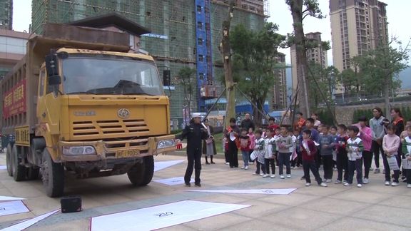 红坊镇开展“货车有盲区 你我要远离”安全宣传进校园活动