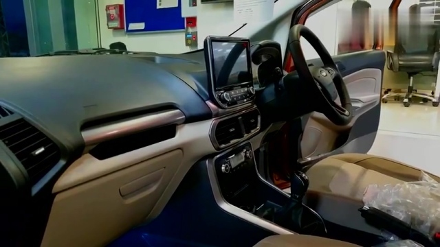 福特翼搏到店展示,全方位了解配置后,买不买自己定!