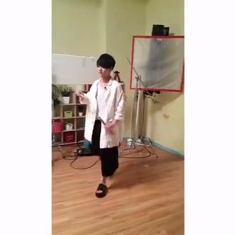 这个小沙雕在干啥呢ߘ�ߌ�ߌ�ߌ�@华晨宇yu #华晨宇2019新世界