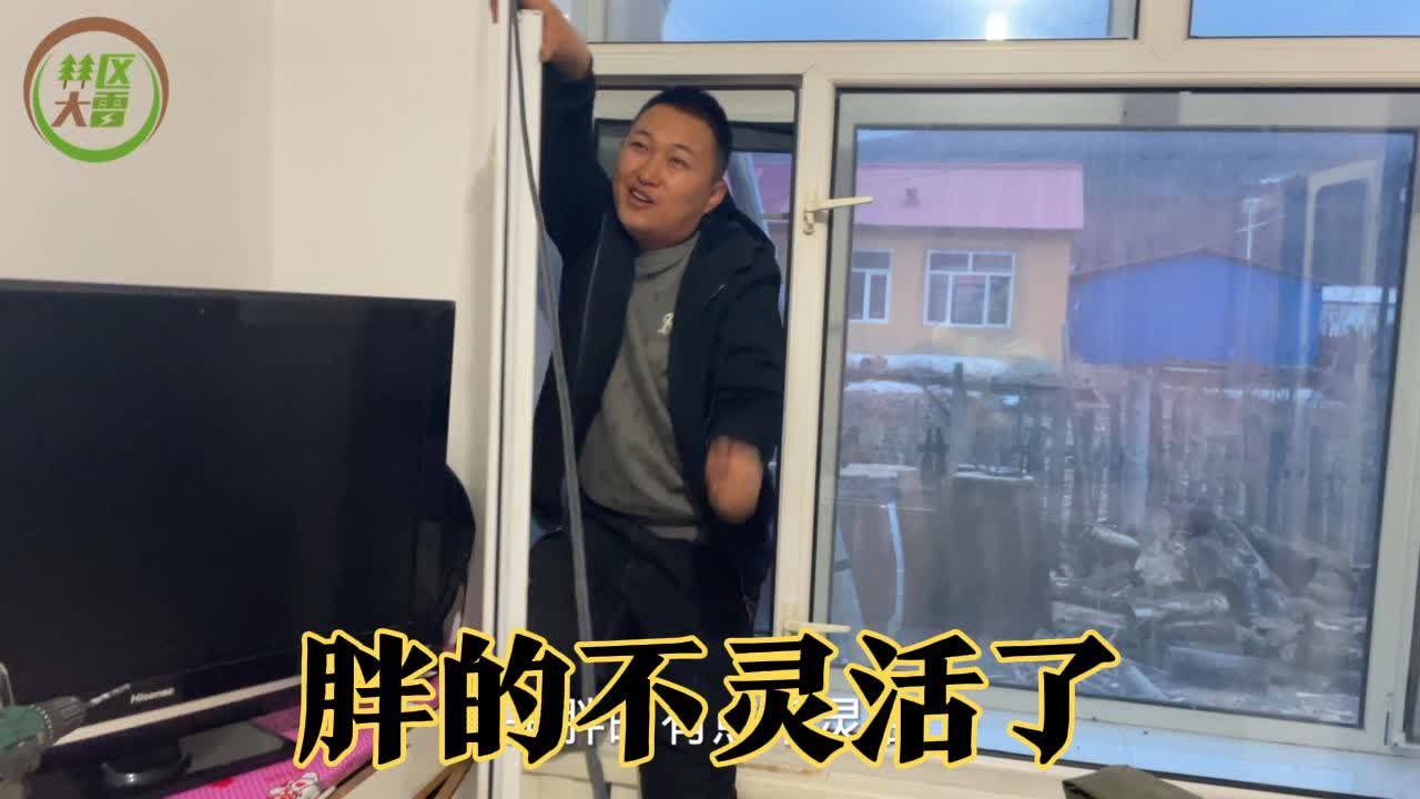 大雷给老叔家里安装网络,扯根网线接路由器,这是我以前的老本行