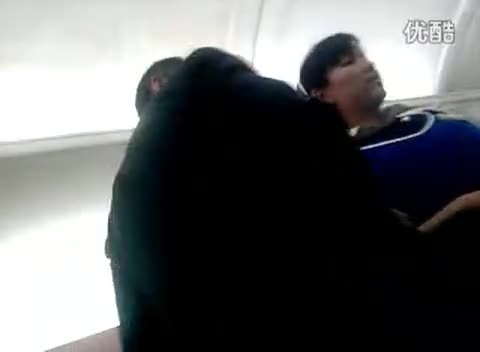 实拍昆明到济南的K492次列车女餐车长侮辱乘客在线播放网,视频高清...