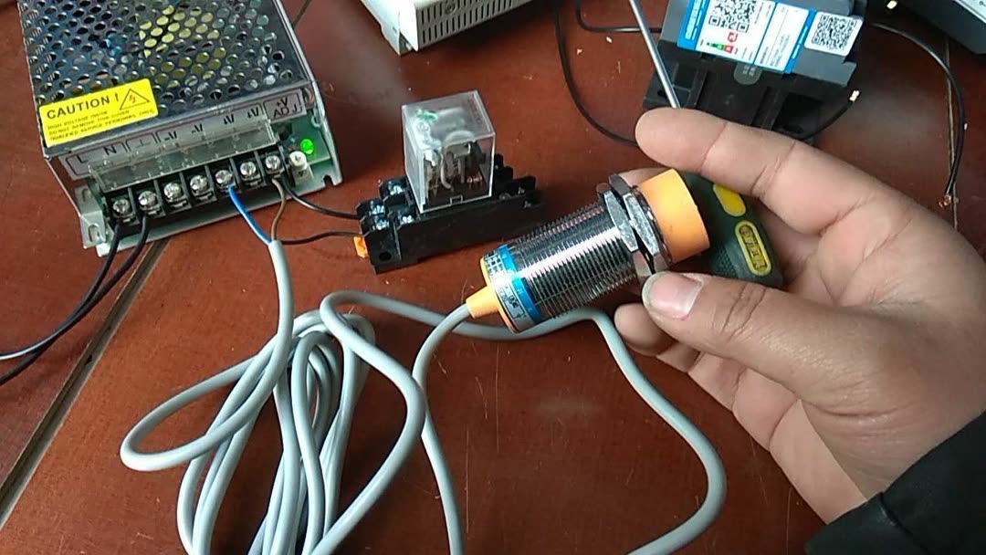 传感器接近开关NPN型和PNP型接线有什么不同?