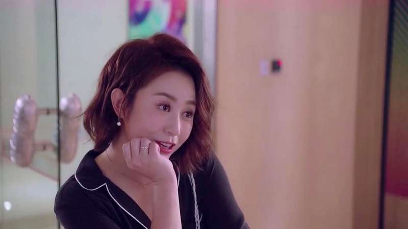 前台非说老板没上班,结果美女急中生智,轻轻松松就进到公司