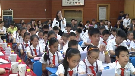 示范课《跑进家的小松鼠》2【侯华丽】(全国第七届小学“语文主题...