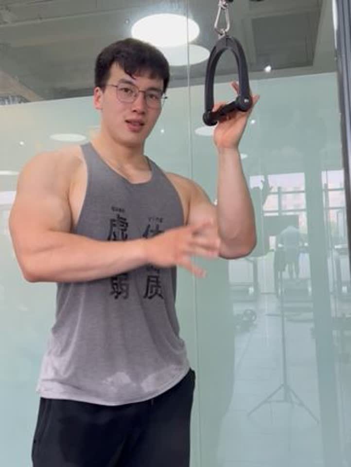 由此类推,其他训练没感觉的原因 握力器优点是方便,随时随地且手不疼.