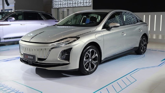 红旗E-QM5配备"刀片电池"车型,定位中大型纯电轿车