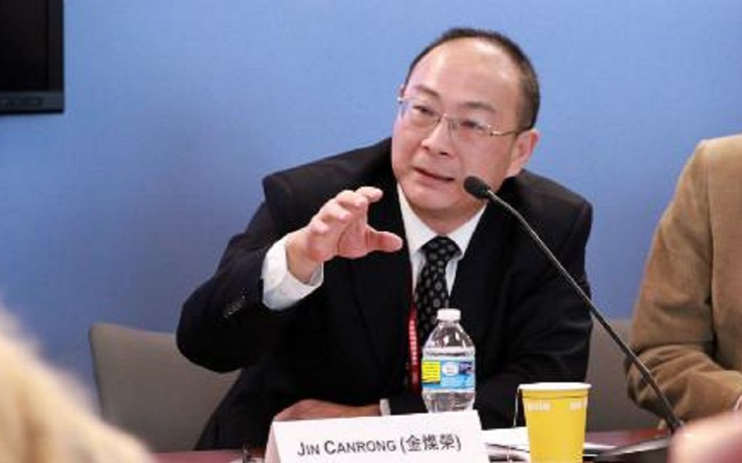 ...傻瓜坏蛋,但在西方启蒙运动过程中却被当成柏拉图理想国中的哲学王~