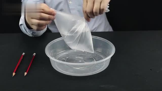 科技小制作小学生物理实验神奇水袋伯努利原理制作教程