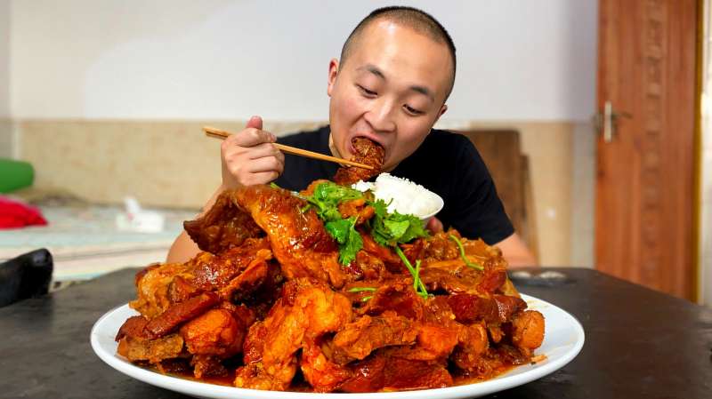 大冬做蒜香酱焖猪排骨,130买6斤,骨头都能吃,得劲