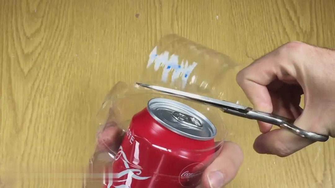 手工制作DIY小发明,看牛人用易拉罐做的信号放大器。超实用的。