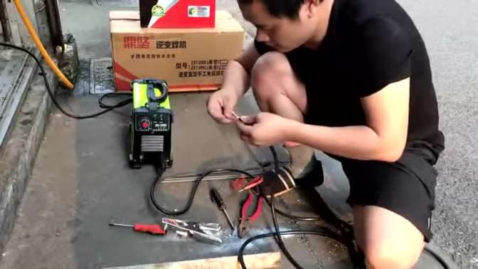 小型电焊机和不锈钢电焊机的工作视频