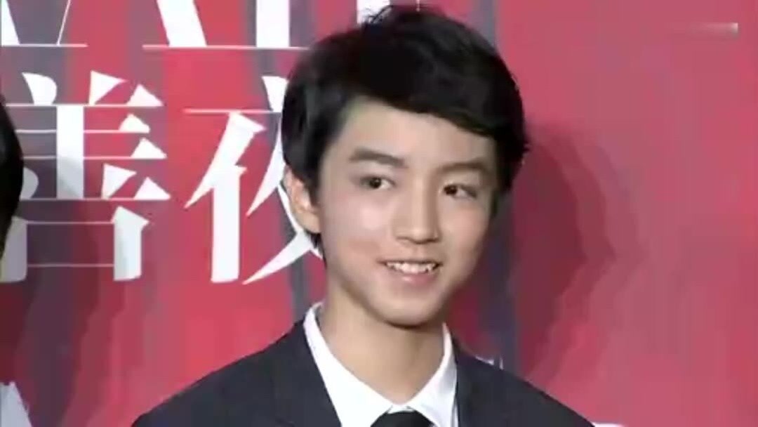 TFBOYS多媒-20150923帅气亮相2015芭莎明星慈善夜红毯-