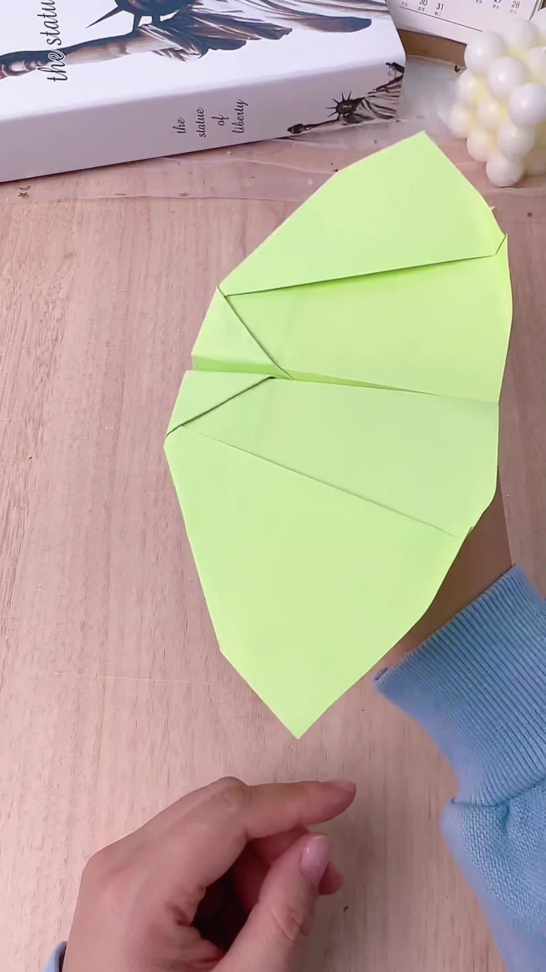 最近超火的仿生振翅纸飞机,太简单了,周末和孩子一起试试吧!