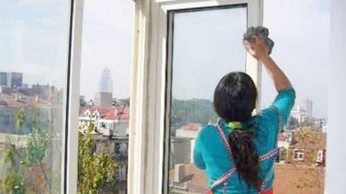 擦玻璃有窍门,保洁阿姨教我的擦玻璃技巧,整洁透亮不费力