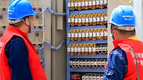 新野:用电“添保障”蔬菜“生产忙”.mp4-trans