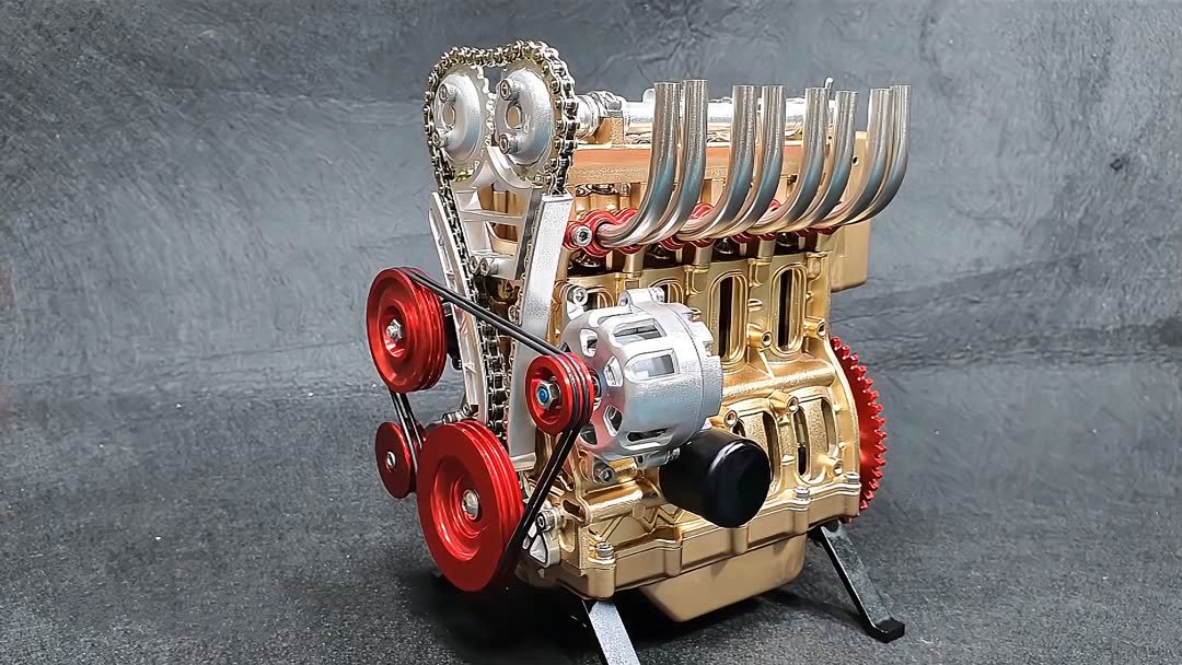 网上买来一台4缸汽车发动机模型,组装启动试了一下,这钱花得值