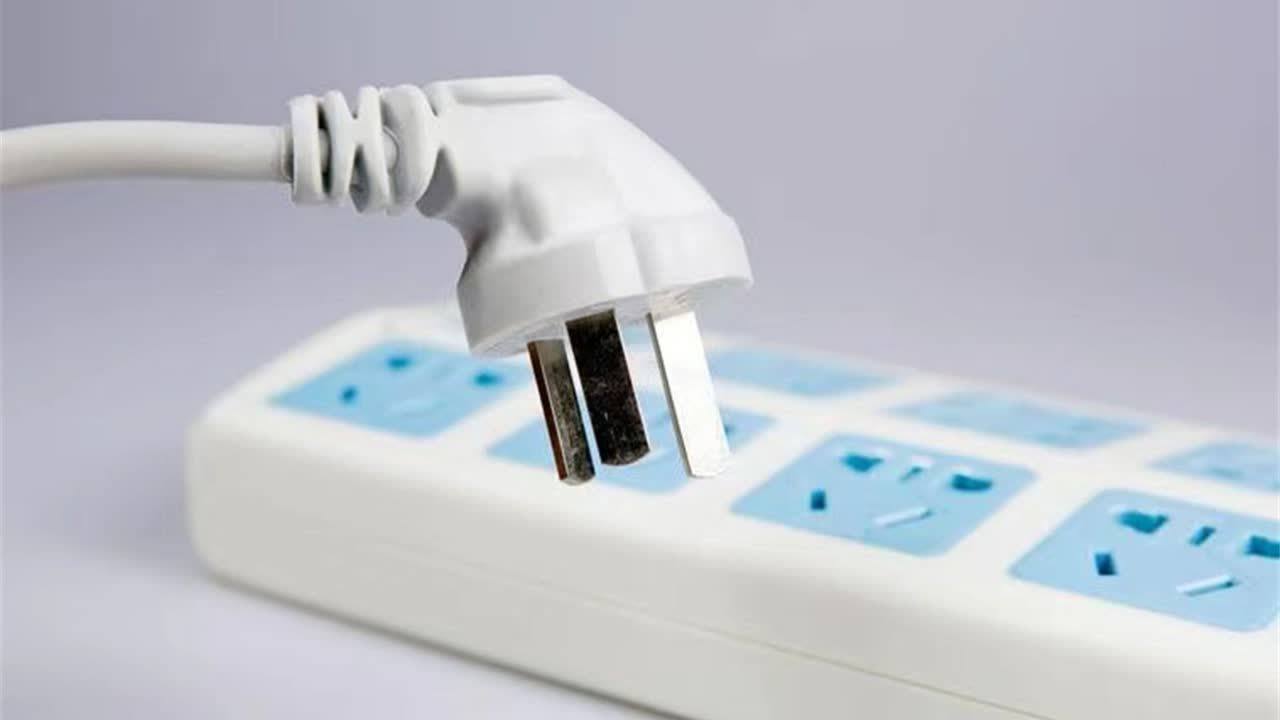 抄表员提醒,家里这4件电器拔下插头,每月电费翻倍交,学会省钱