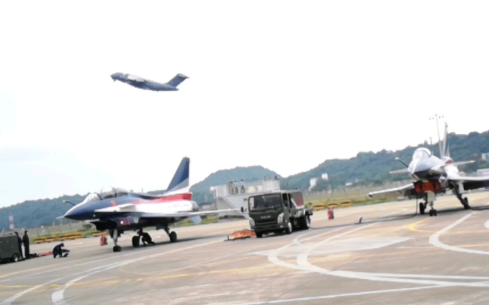 【2022珠海航展】运油-20起飞展示 八一飞行表演队歼10-A拉烟表演