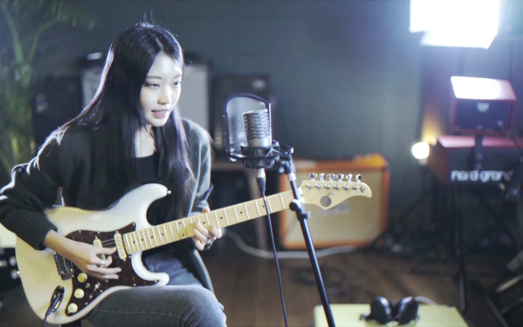 John Mayer 的经典歌曲《Neon》 美女吉他手YEWON的改编完美演绎