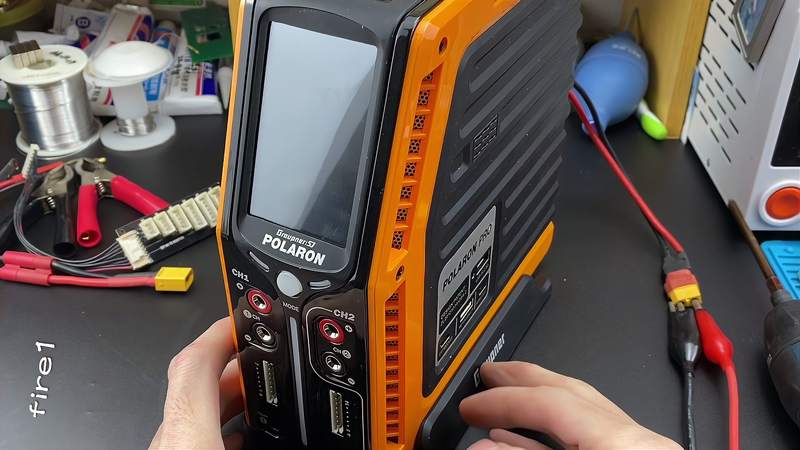 1000W航模充电器,电池充放电舵机控制,这些功能是如何实现的?