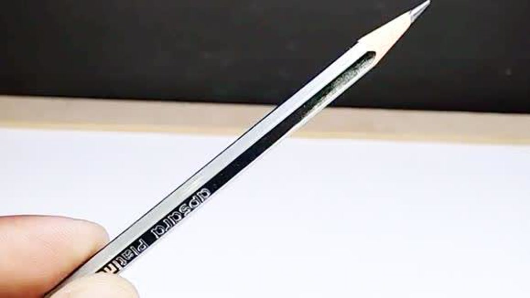 小哥脑洞大开,将铅笔改造成电焊笔!