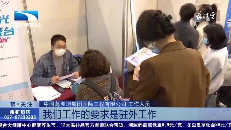 ...湖北大学还在见面会现场设置了简历门诊,就业指导老师免费为毕业生...