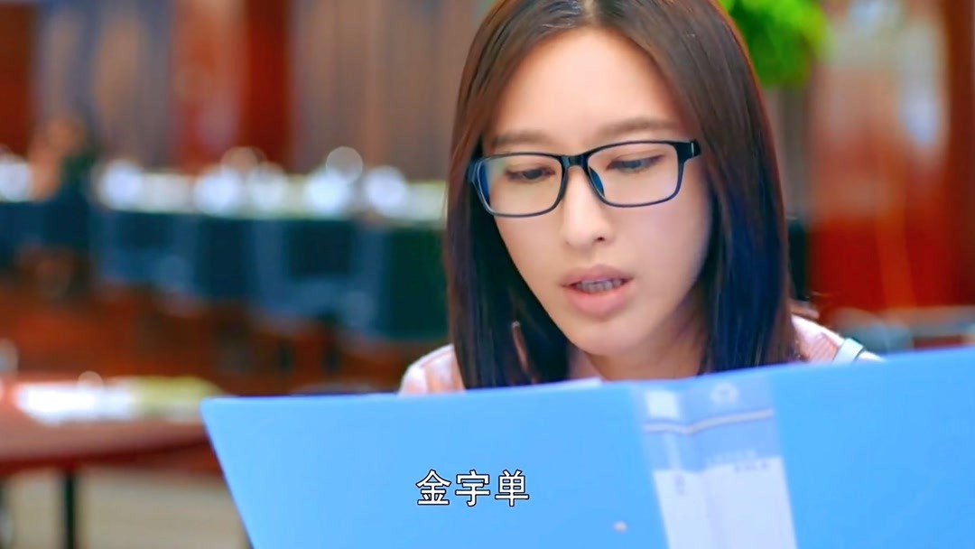 美女忙着红娘事业!谁料被领导发现旷工,可要大难临头了!