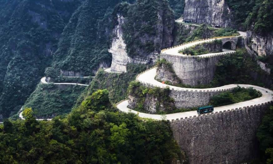 张家界的盘山公路,上山要过99道弯,你敢来试试吗?