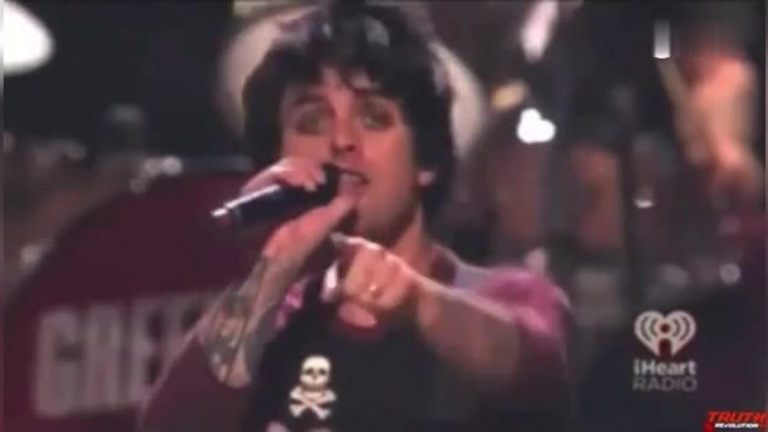 10个舞台上令人尴尬的表演片段视频集锦!