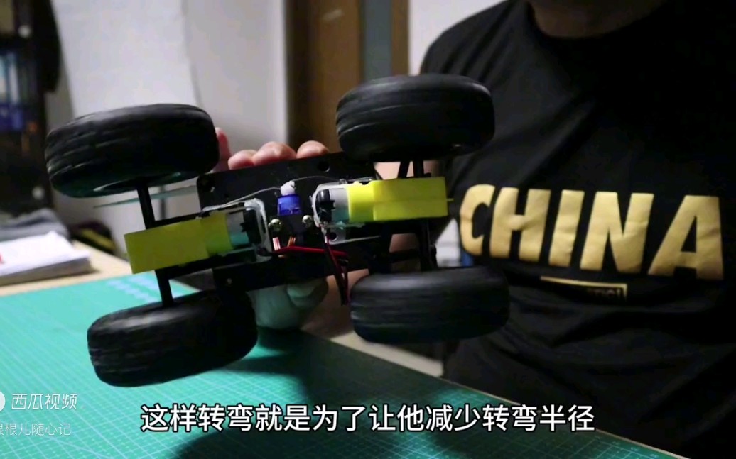 模拟大脚车转向方式,自制遥控车